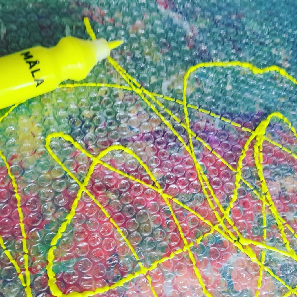 Upcycling bubble wrap. – Ema Lou kids art craft