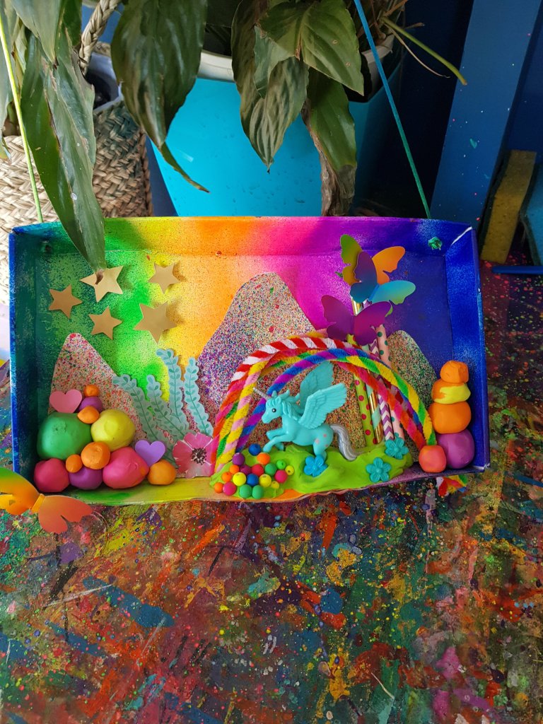 Puff paint mini canvas DIY – Ema Lou kids art craft