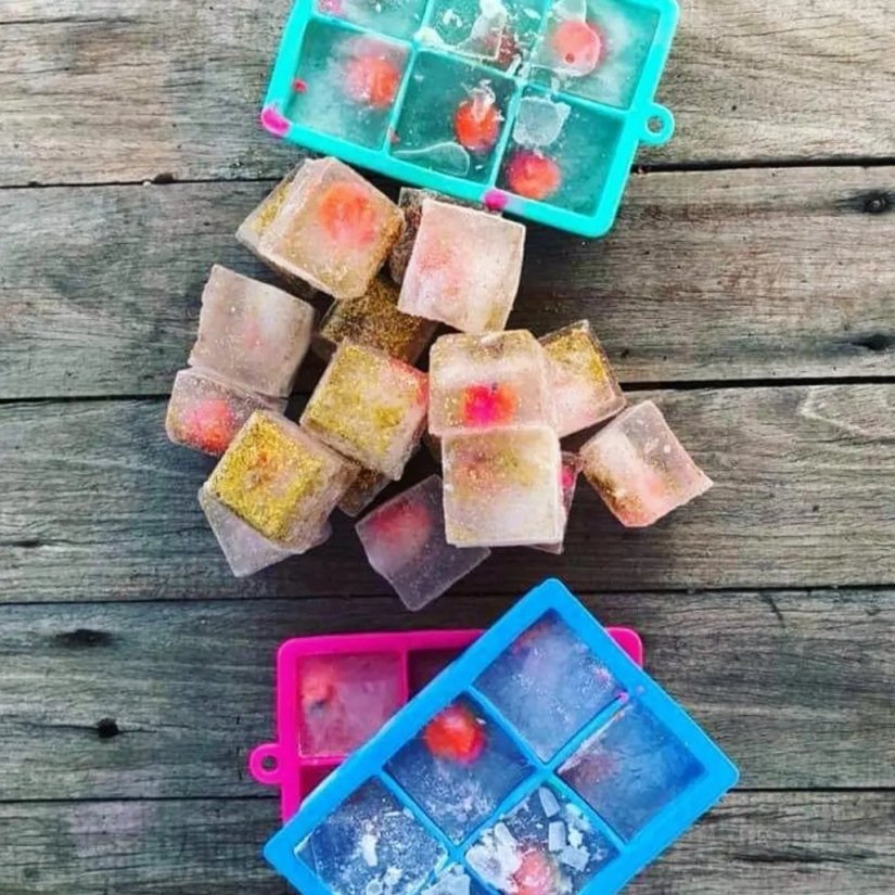 Summer fun with pom pom ice cubes – Ema Lou kids art craft