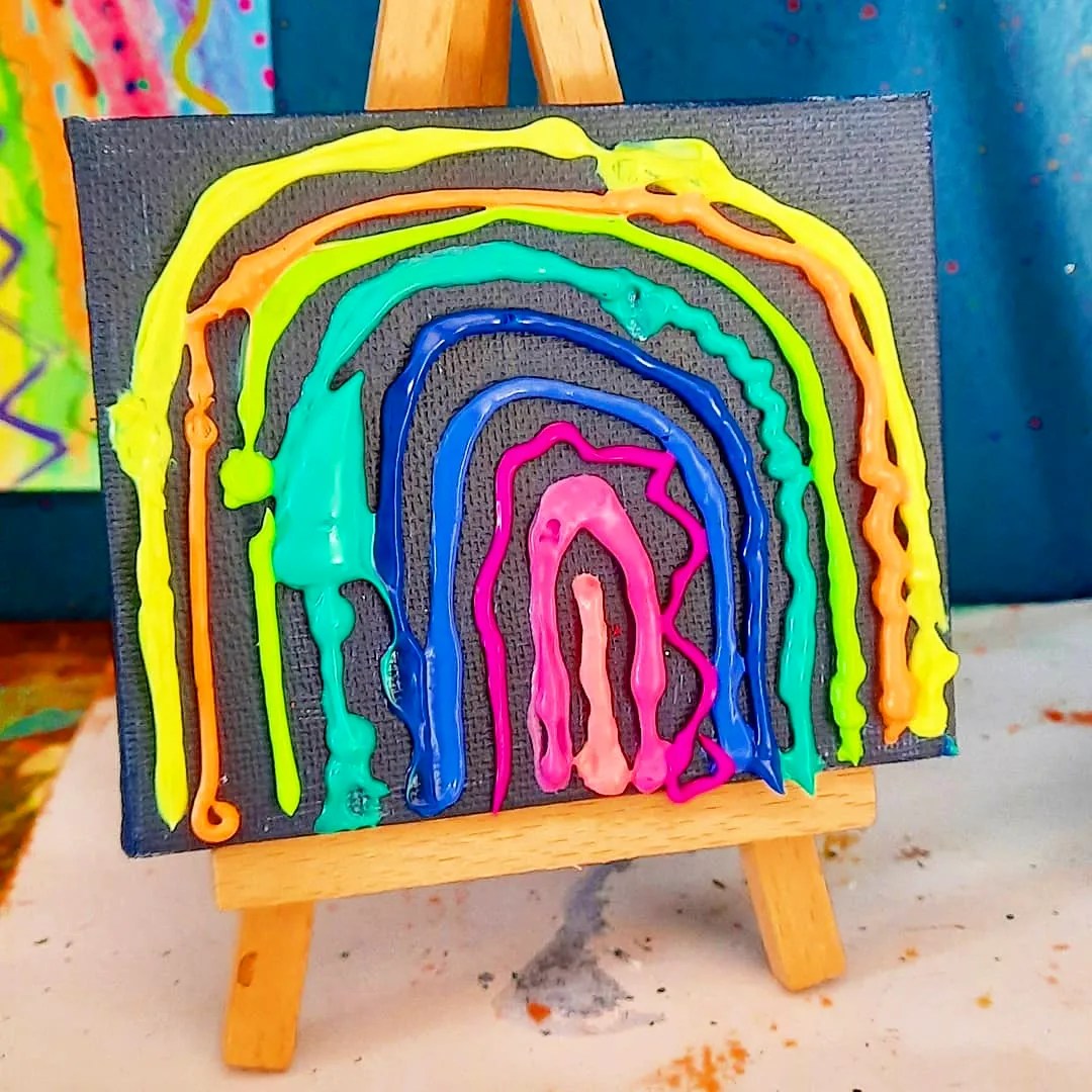 Puff paint mini canvas DIY – Ema Lou kids art craft