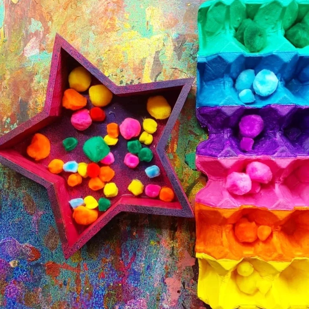 Pom pom colour sorting activity. – Ema Lou kids art craft