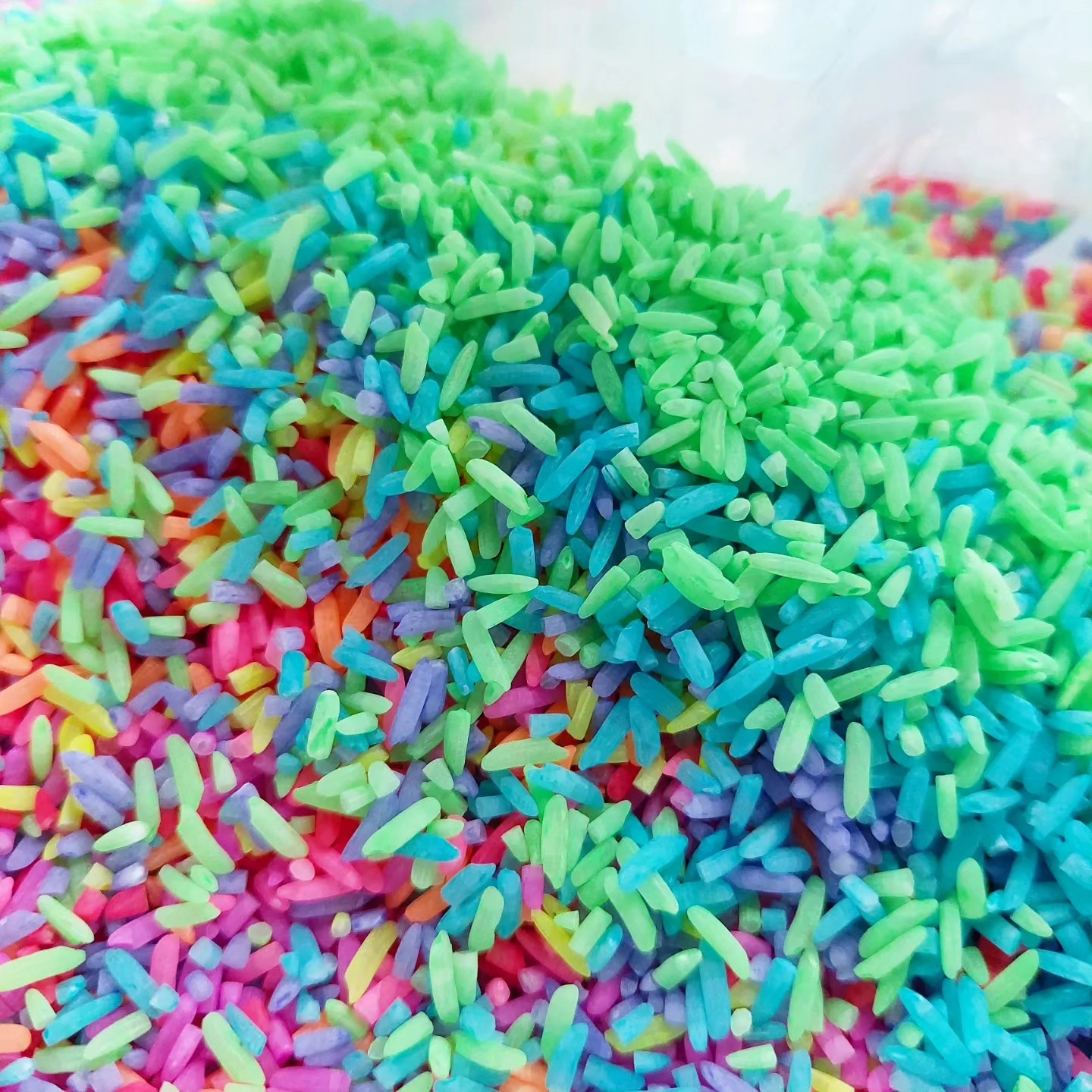 Art with rainbow rice – Ema Lou kids art craft