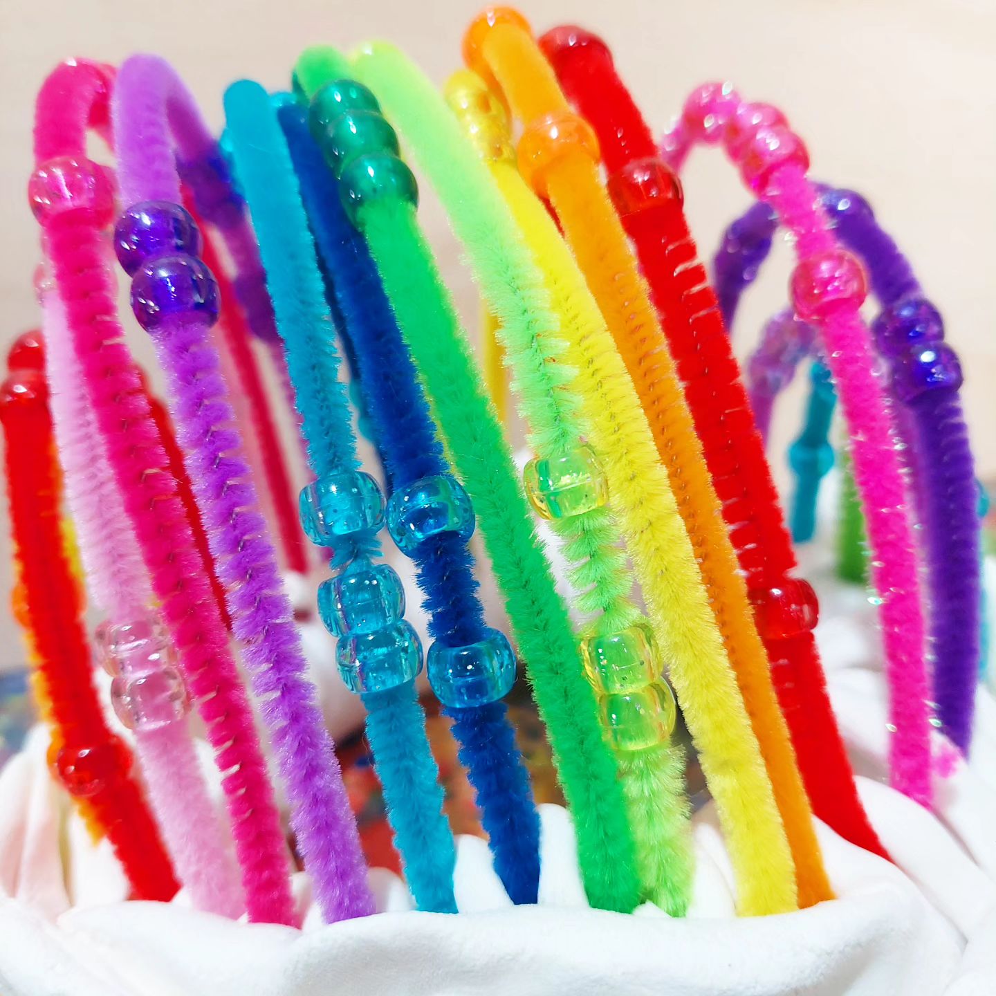Pipe cleaner rainbow – Ema Lou kids art craft